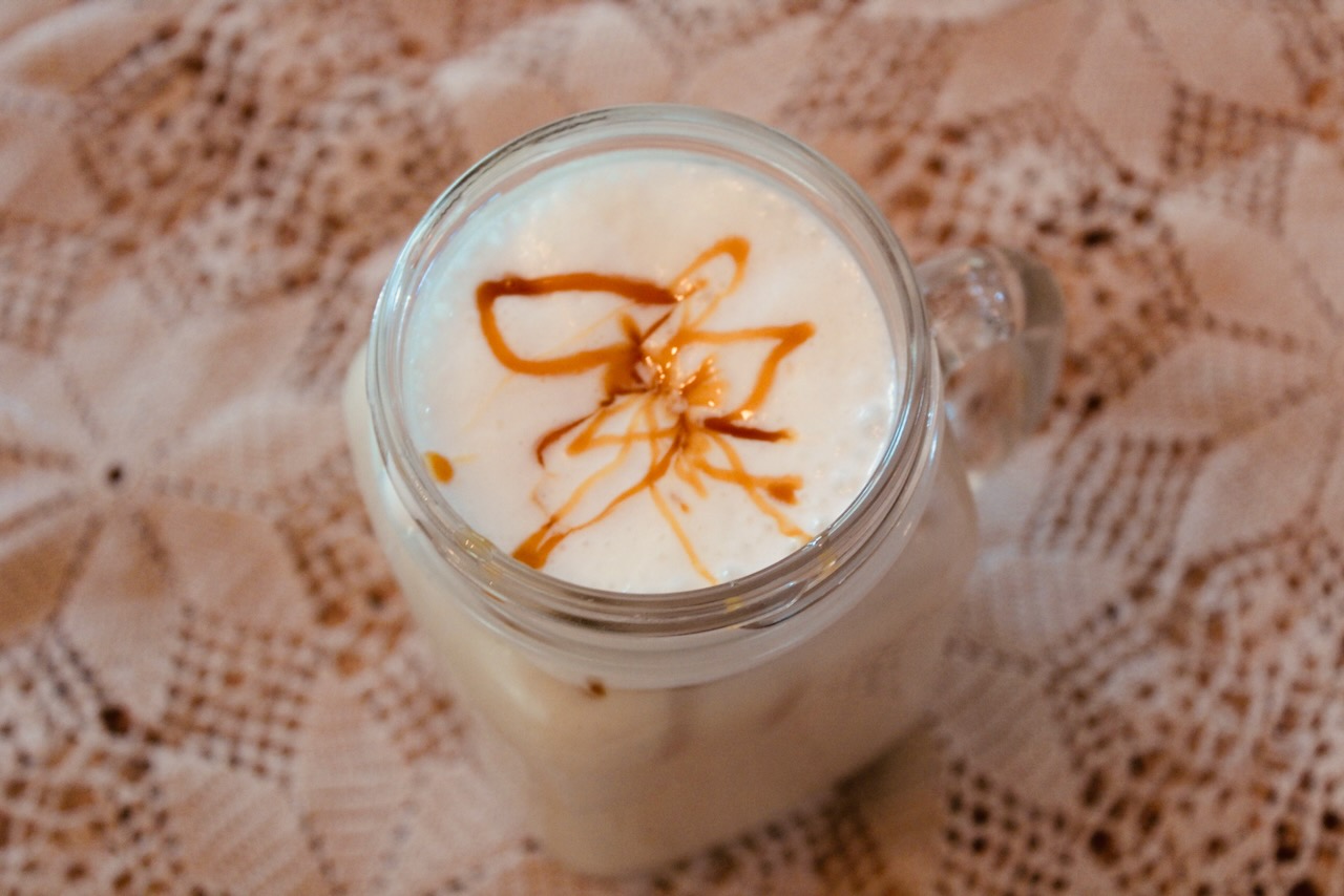 caramel vanilla iced tea {my favorite summer tea recipe!}