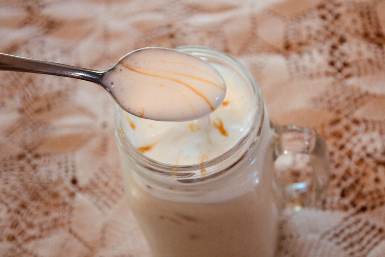 caramel vanilla iced tea {my favorite summer tea recipe!}